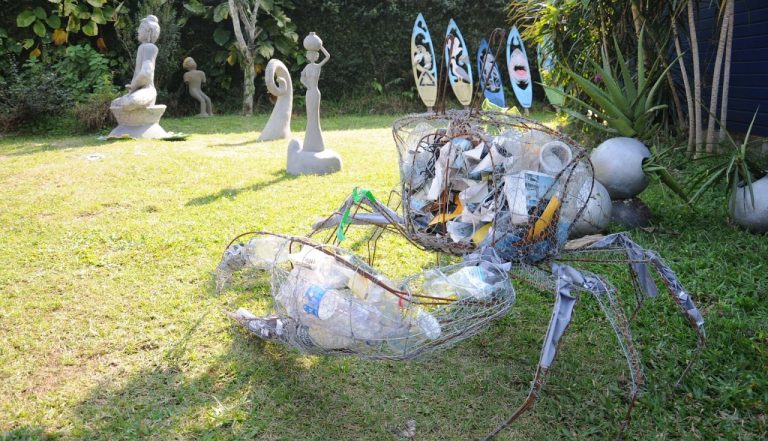 Conheça o trabalho do artista que transforma lixo em arte – EXPRESSÕES